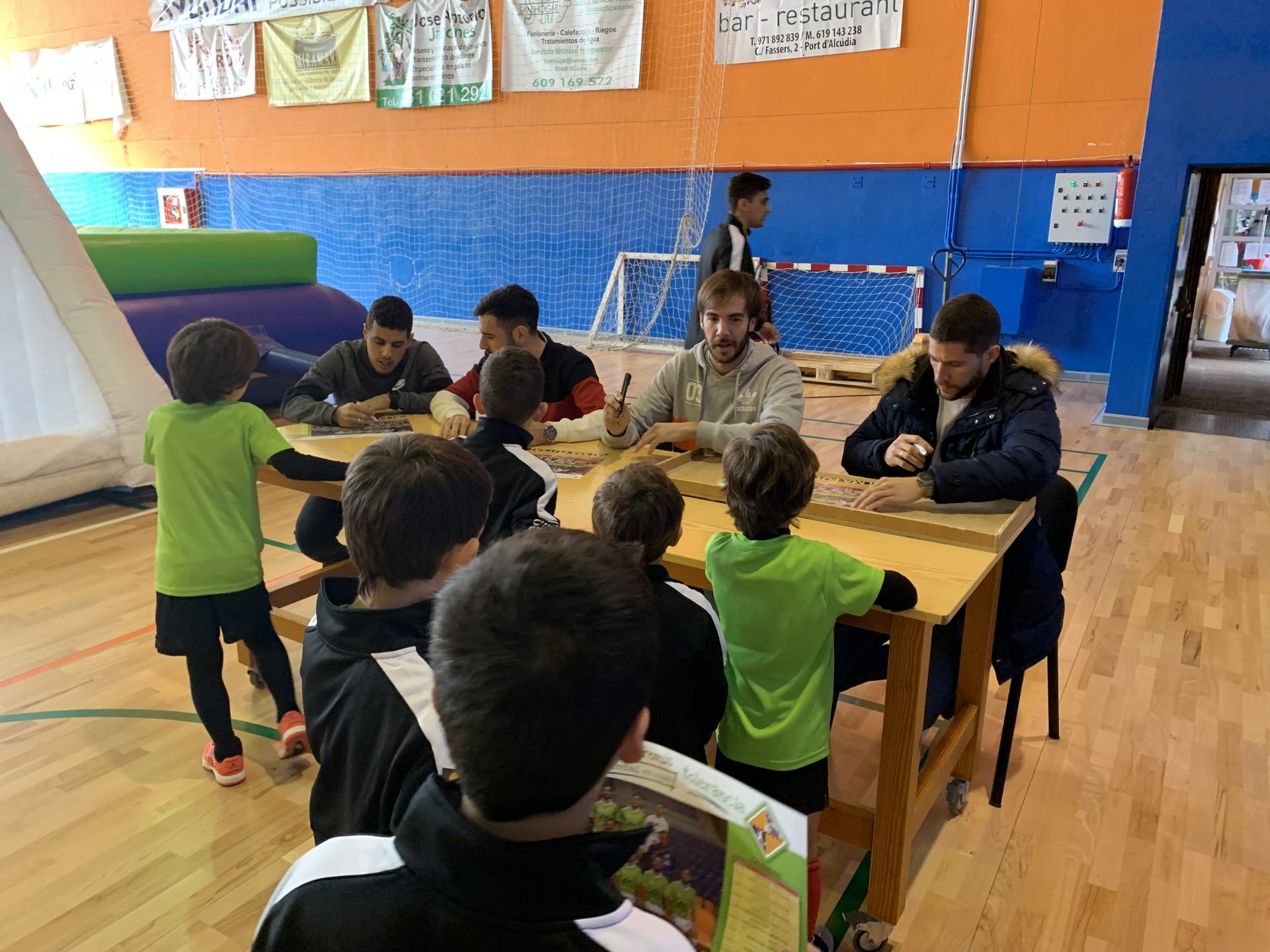 Barrón, Raúl Campos, Eloy y Hamza, en el campus de Alcudia | Fútbol ...